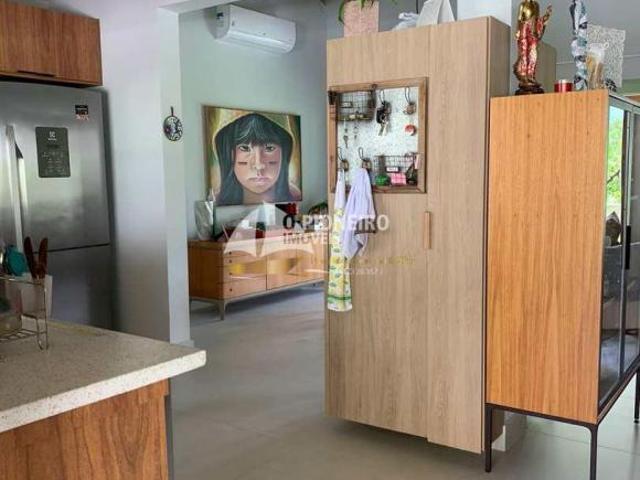 Casa fora de condomínio à venda em Barra do Una!