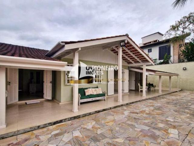 Casa fora de condomínio a venda em Juquehy! Venha conferir!