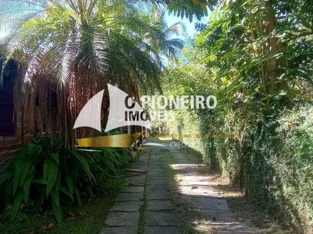 Casa fora de condomínio a venda próxima a praia em Juquehy!