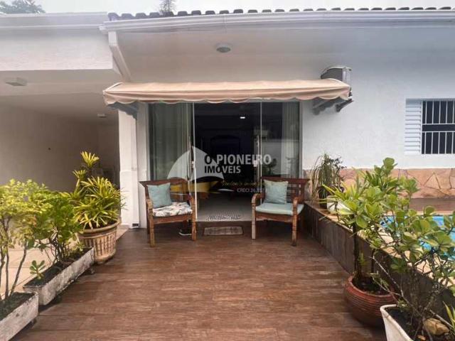 Casa fora de condomínio, disponível para venda em Juquehy