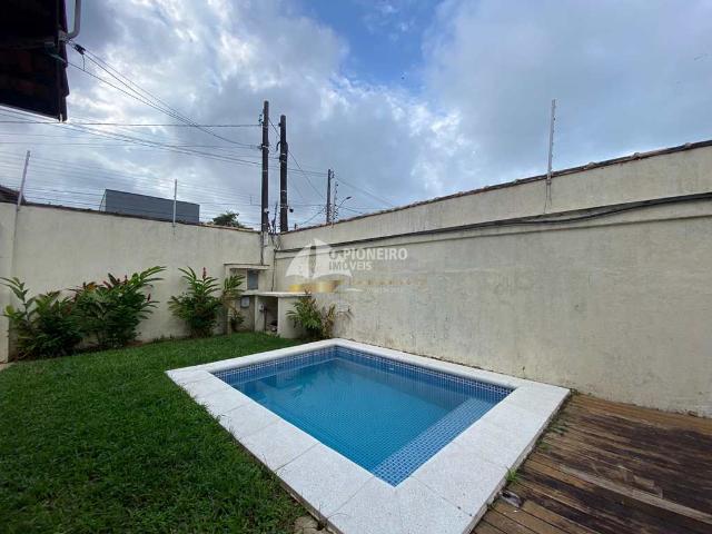 Casa fora de condomínio para locação anua em Juquehy!