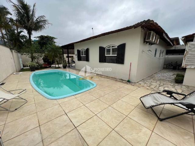 Casa fora de condomínio para locação anual em Juquehy!
