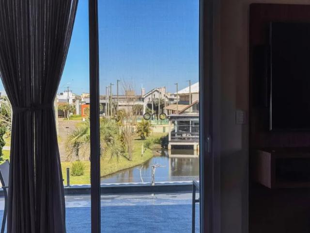 Casa frente lago mobiliada e decorada com 03 dormitórios á venda no Condomínio Acqualina Beach Xangr