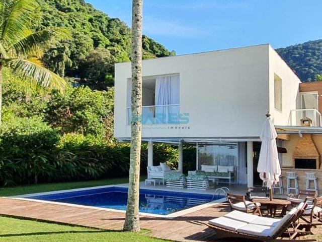 Casa frente mar na praia de Maresias