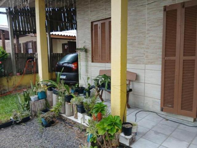 CASA FRENTE PARA AVENIDA