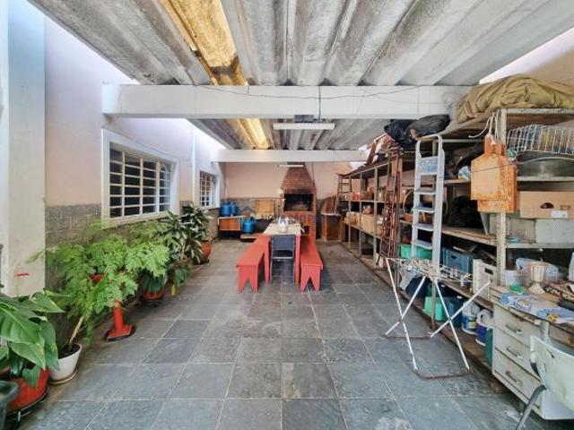 Casa + Galpão comercial à venda, com 528 m² de área total
