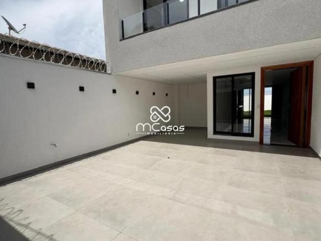 Casa Geminada Moderna com 160 m², Projeto Sofisticado e Sustentável no Bairro Espírito Santo