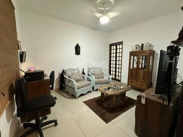 Casa Geminada na Guilhermina, 2 Dormi 1 suíte, Quintal, Confira na Imobiliária em Praia Grande