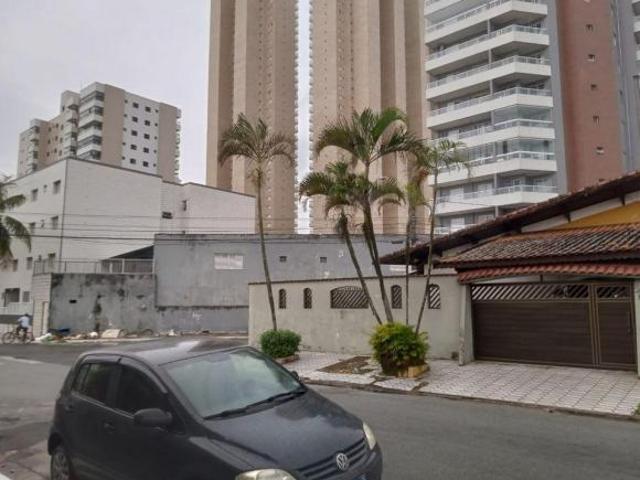 Casa Geminada na Vila Mirim, 2 dorms, 1banheiro, 2 vagas, fachada reformada 24m²