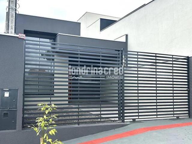 Casa geminada na Zona Oeste com 3 dormitórios 1 suíte, 82m² construídos, amplo terreno de 160m² e