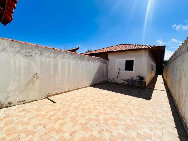 Casa geminada no bairro Jardim Guacyra em Itanhaém, no litoral sul de São Paulo