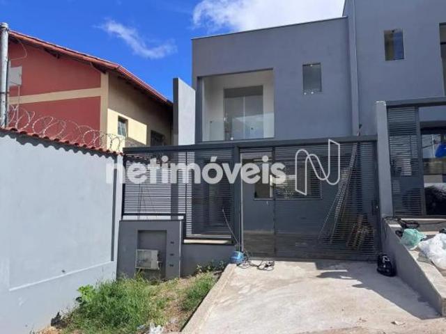 Casa geminada nova à venda no Vitória