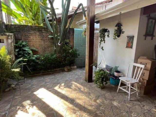 Casa Geminada a 100m da Orla do Itaguá Ubatuba/SP Localização Privilegiada