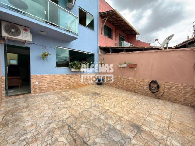 Casa Geminada à venda 3 quartos no Bairro TRES BARRAS