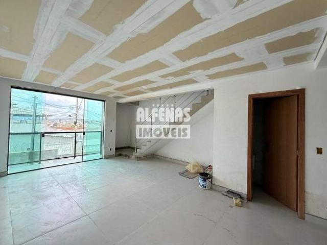 Casa Geminada à venda 3 quartos no Bairro CABRAL