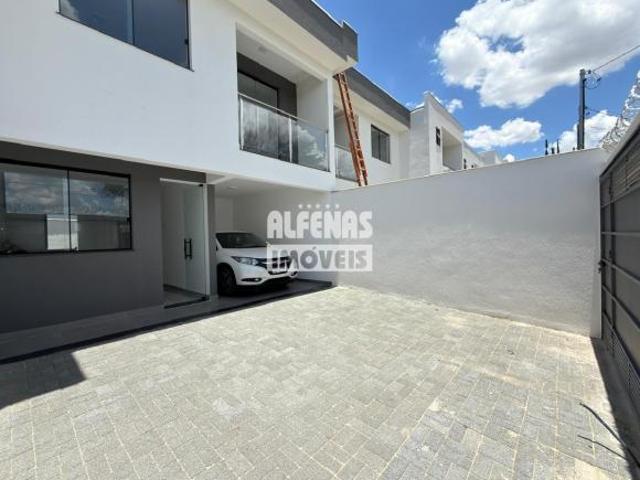 Casa Geminada à venda 3 quartos no Bairro CENTRO