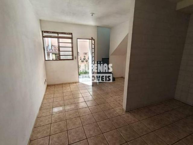 Casa Geminada à venda 2 quartos no Bairro DARCY VARGAS