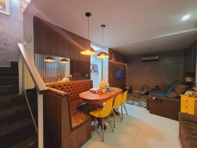 Casa geminada à venda