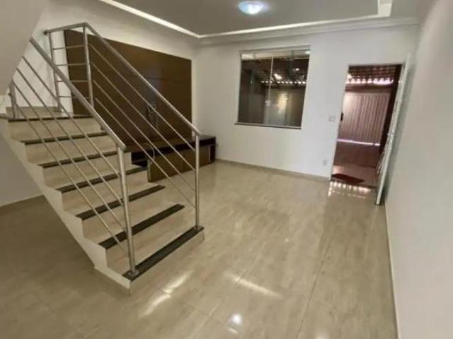 Casa geminada à venda