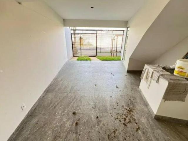 Casa geminada a venda Bairro Céu Azul 2 quartos com varanda 2 vagas