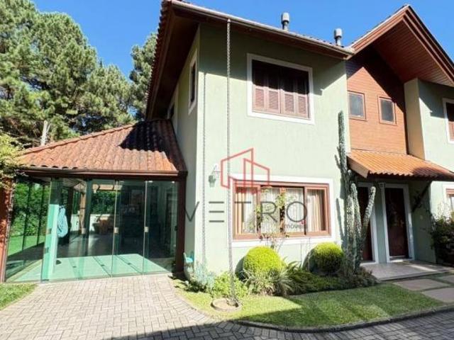 Casa Geminada à Venda em Canela!