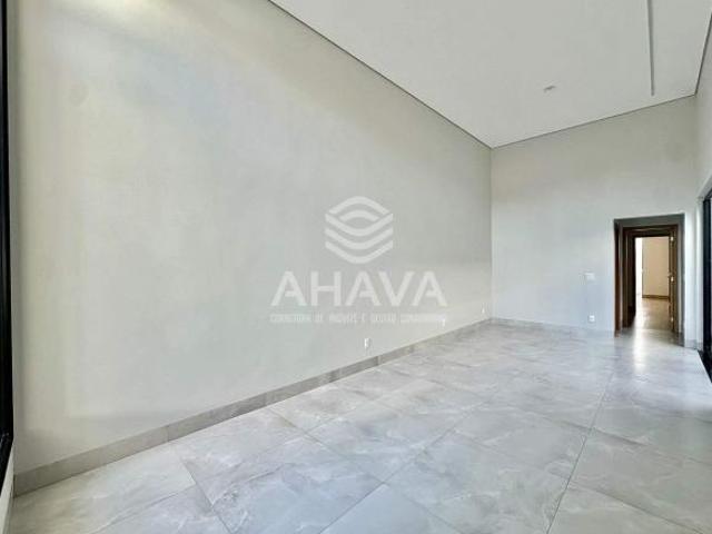 Casa linear com 3 Quartos à Venda, 180m², Santa Amélia, próximo à Avenida Guarapari