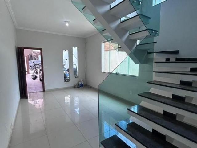 Casa Geminada à venda no Cabral!