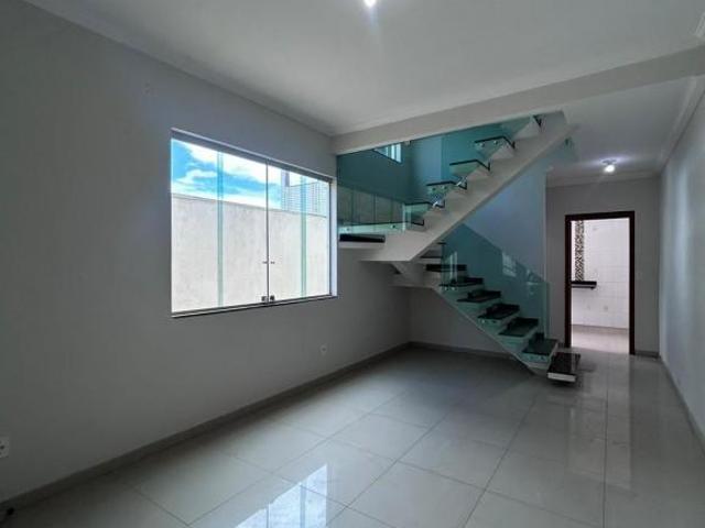 Casa Geminada à venda no Cabral!
