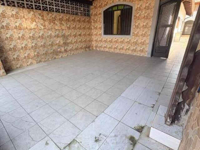 Casa Geminada à Venda no Maracanã, Praia Grande 2 Quartos, 2 Vagas