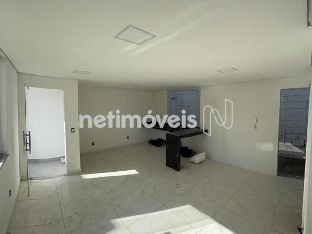 Casa Geminada à Venda no Trevo – 3 Quartos, Suíte e Excelente Localização