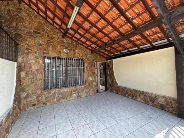 Casa Geminada à Venda no Tupi, Praia Grande – 2 Quartos e 2 Vagas