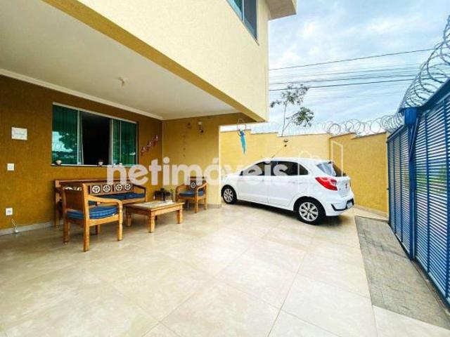 Casa Geminada à Venda no Vitória – 3 Quartos com Suíte!