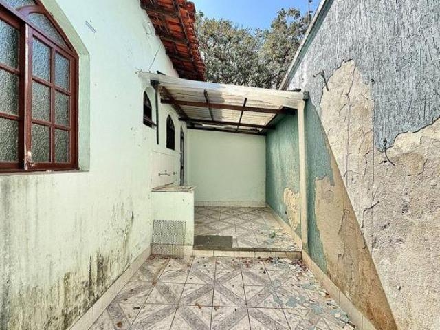 Casa geminada coletiva | 2 quartos | 1 banheiro | 1 vaga | 66m² | São João Batista