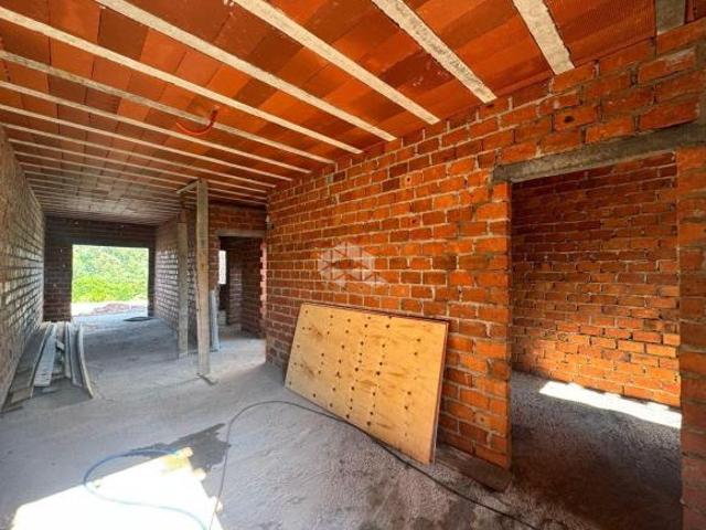 Casa Geminada com 03 dormitórios sendo um suíte no Bairro Forqueta em Caxias Do Sul