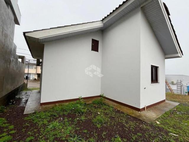 CASA GEMINADA COM 01 DORMITÓRIO
