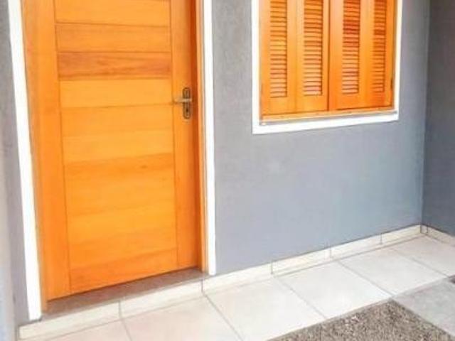Casa geminada com 02 dormitórios