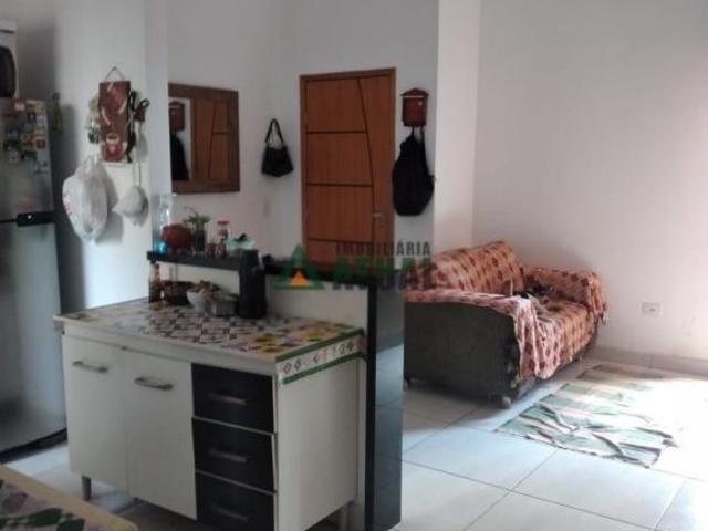 Casa geminada com 02 quartos na região norte de Londrina