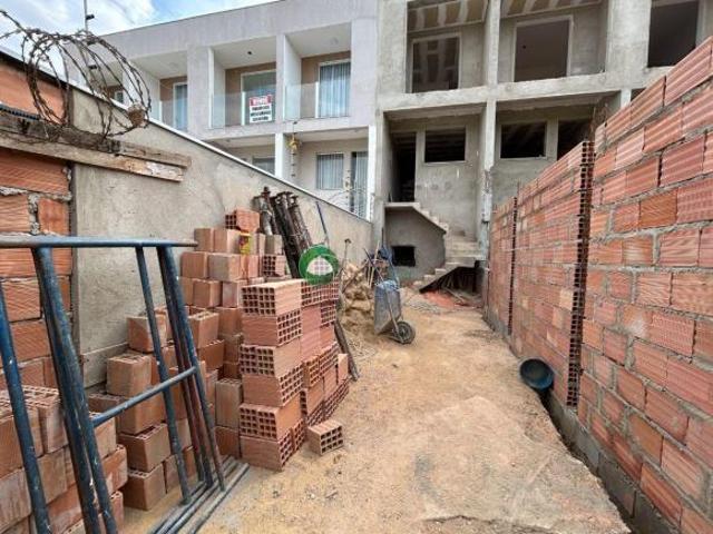 Casa geminada com 02 suítes no Santa Branca
