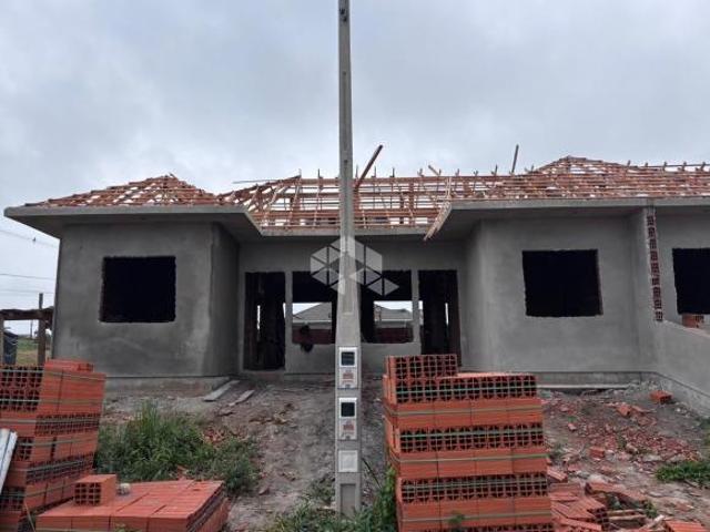 Casa geminada com 2 dormitórios na João Alves