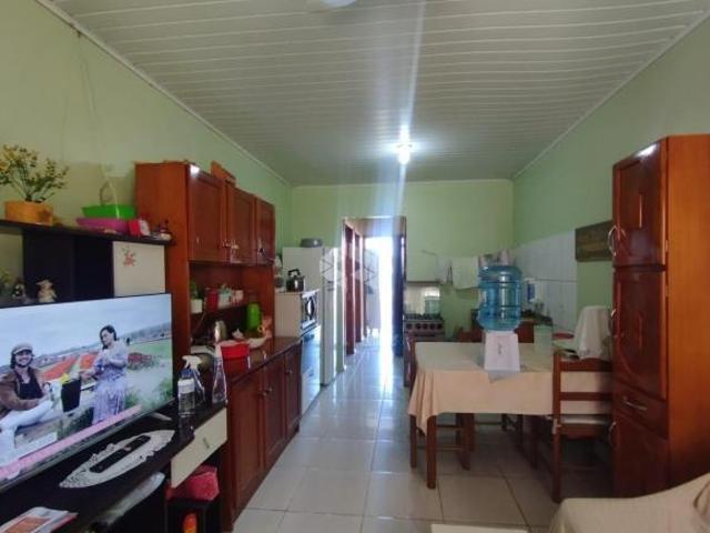 Casa geminada com 2 dormitórios e pátio em Santa Cruz do Sul