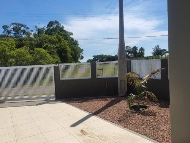 Casa geminada com 2 quartos e vaga de garagem no bairro Cruzeiro do sul
