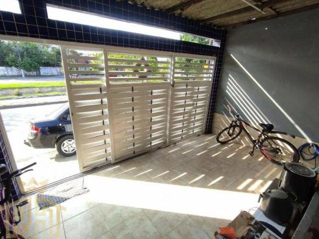 Casa Geminada com 2 quartos no Jardim Guaramar em Praia Grande SP