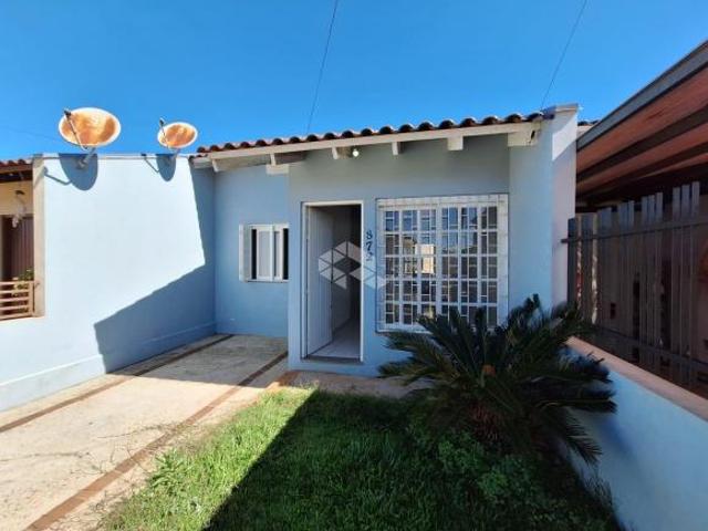 Casa geminada com 2 quartos na João Alves!