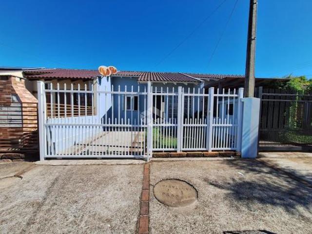 Casa geminada com 2 quartos na João Alves!