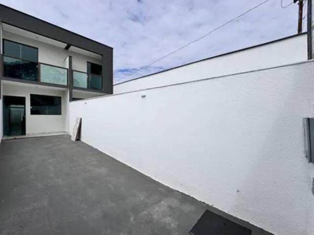 Casa Geminada com 2 Quartos sendo 1 Suíte à Venda Candelária
