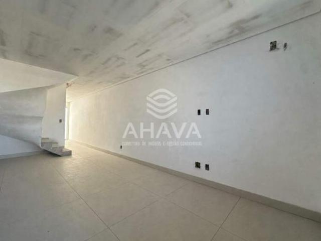 Casa Geminada com 2 Quartos sendo 2 Suítes 78 m² Próximo a Avenida Central Copacabana