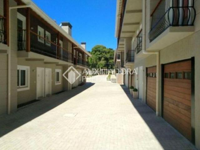 Casa geminada com 2 suítes