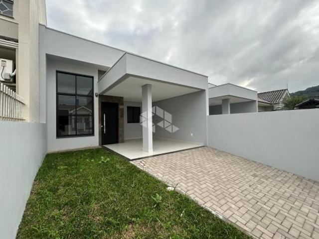 Casa Geminada com 3 Dormitórios no Bairro Arroio Grande!