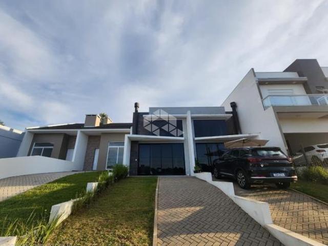 Casa geminada com 3 dormitórios em Linha Santa Cruz!