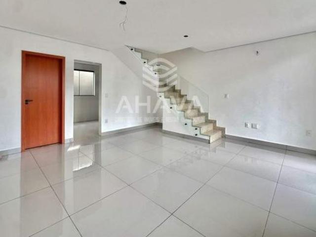 Casa Geminada com 3 Quartos sendo 1 suíte à Venda, 118m², Santa Amélia, próximo à Avenida Portugal